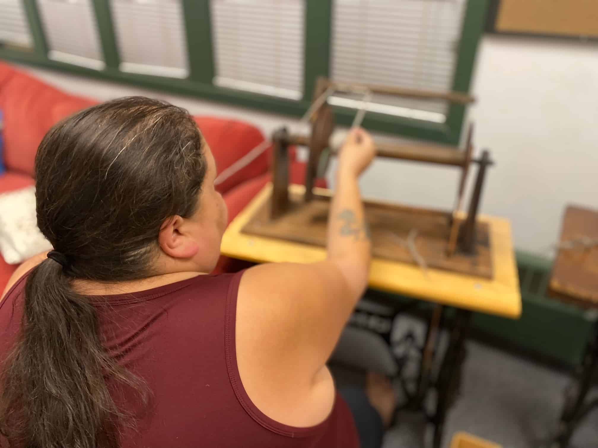 In photos: Snuneymuxw women teach the art of wool weaving - Indiginews